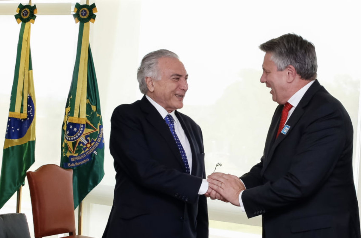 Temer entrega o petróleo e Petrobrás é forçada a rachar bilhete ...